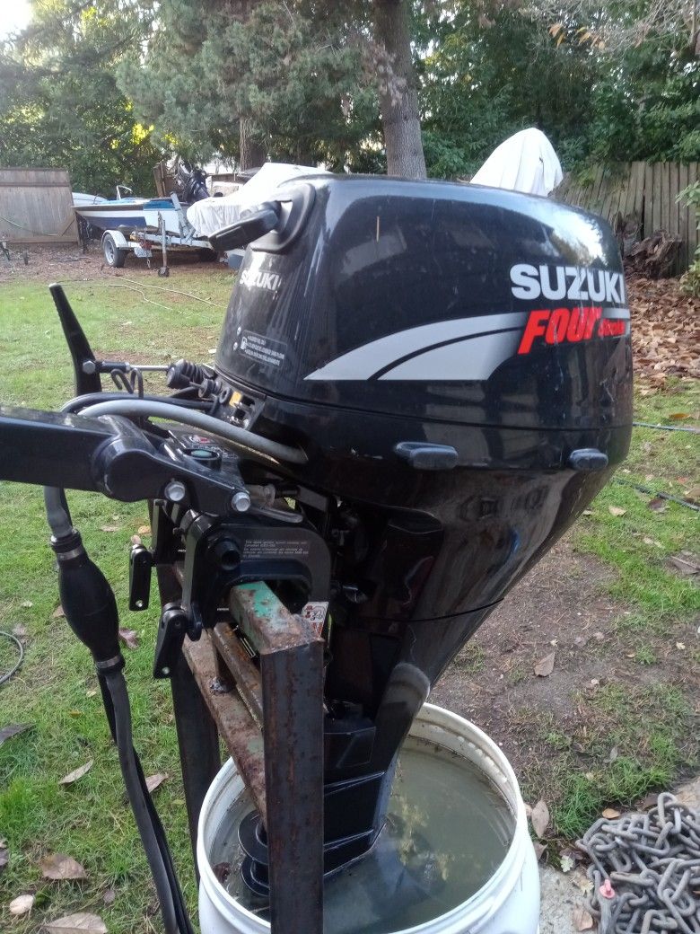 Suzuki 9.9 Short Shaft Electric and pull start Super low hours. Fast ...