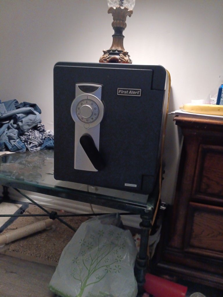 First Alert Safe for Sale in Indian Wells, CA - OfferUp