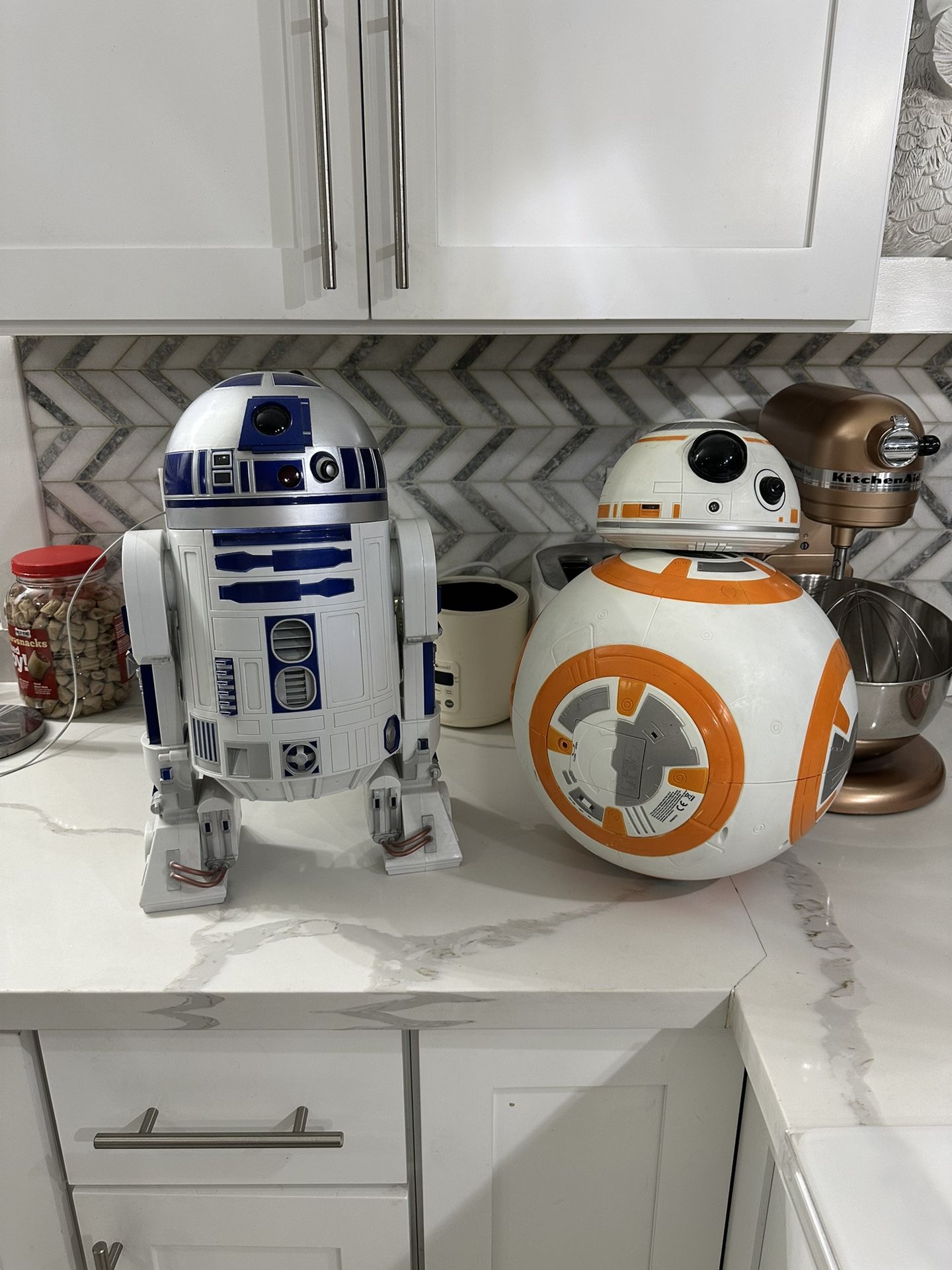 18 Inch Star Wars, BB8 And R2-D2 for Sale in Las Vegas, NV - OfferUp