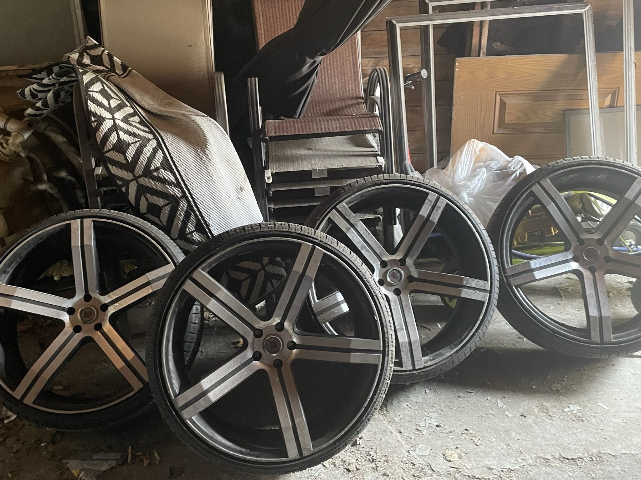 24 Inch Rims And 4 12 Inch kickers In The Box $1500 for Sale in Chicago ...