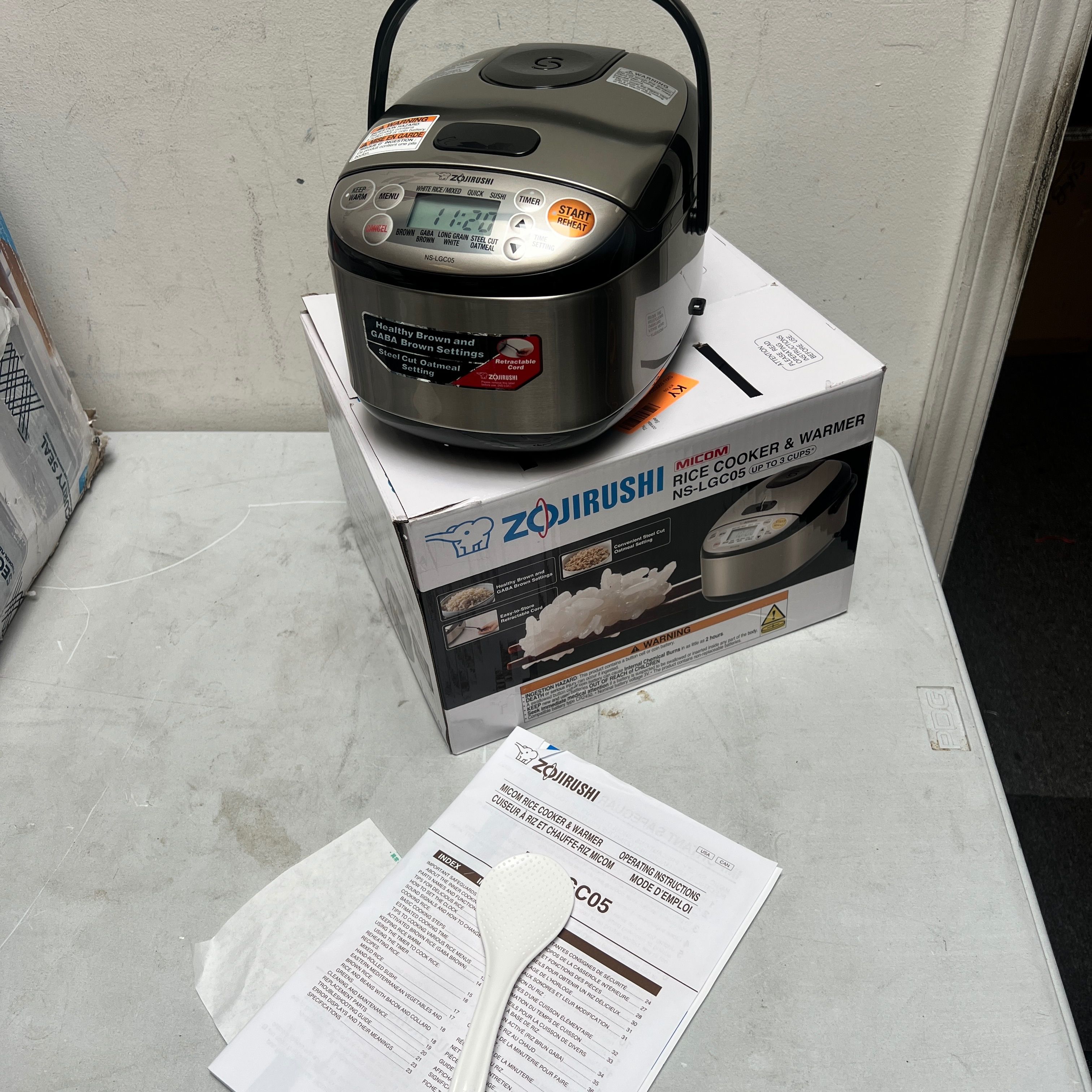 Zojirushi - 3 Cups Micom Rice Cooker- NS-LGC05XB for Sale in Riverside, CA - OfferUp
