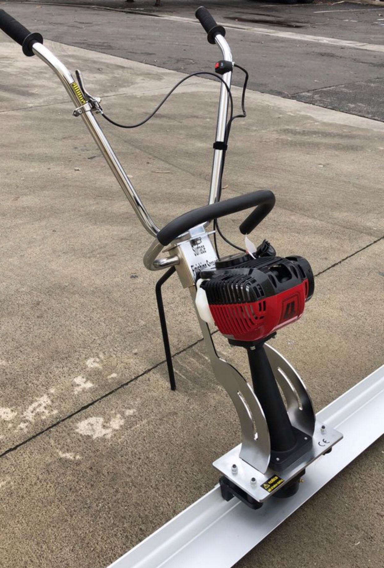 4 Stroke Concrete Surface Leveling Vibratory Screed & 8' Aluminum Tamp ...