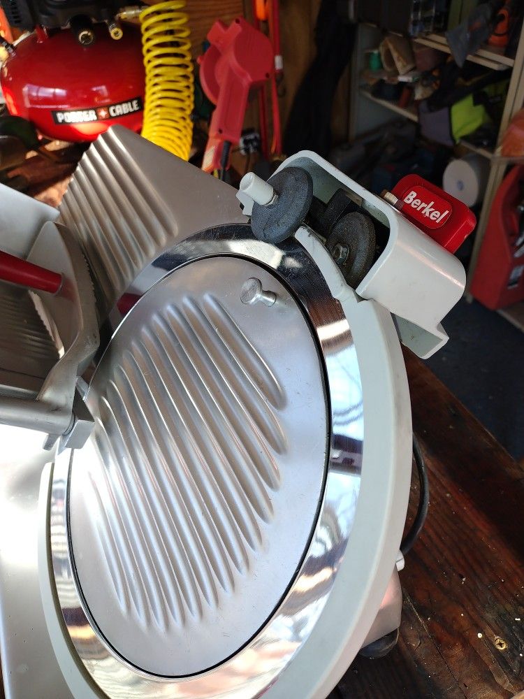 Berkel 827E-plus Meat Slicer for Sale in Millington, MD - OfferUp