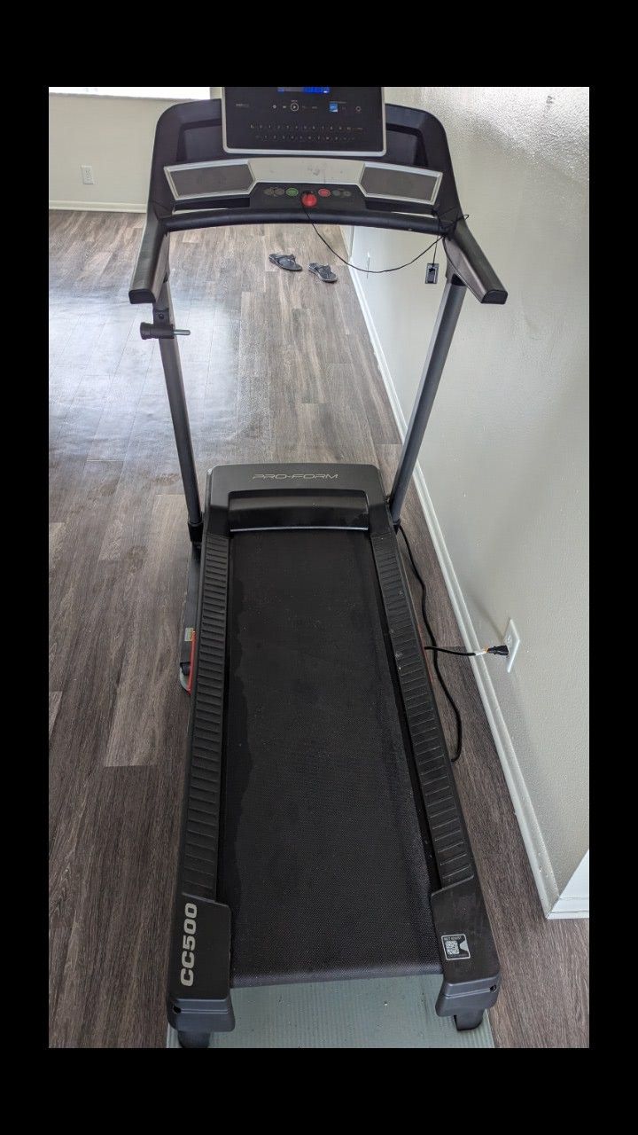 TREADMILL PRO-FORM CC500 for Sale in Cypress Gardens, FL - OfferUp