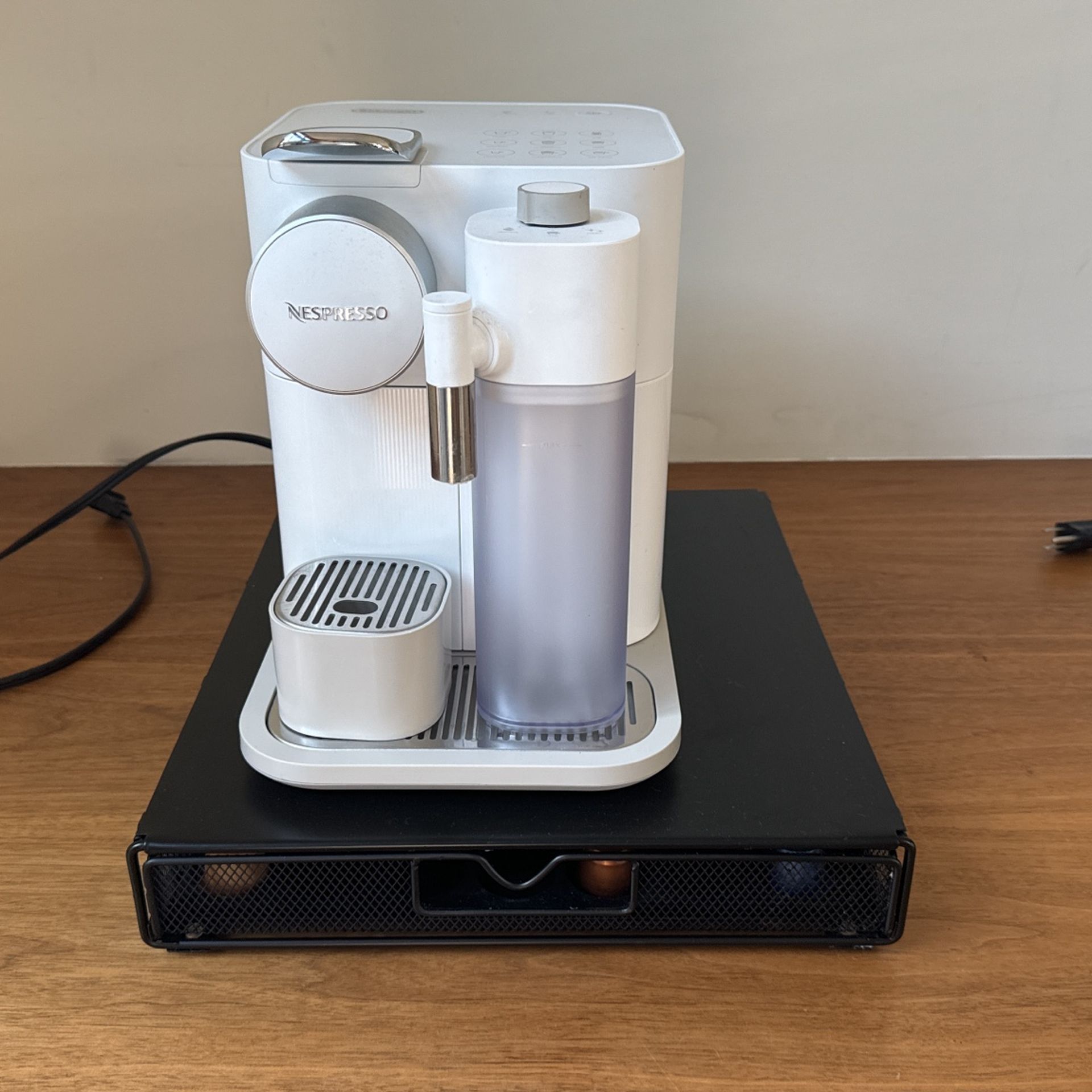 DeLonghi Gran lattissima Nespresso Machine for Sale in Seattle, WA ...