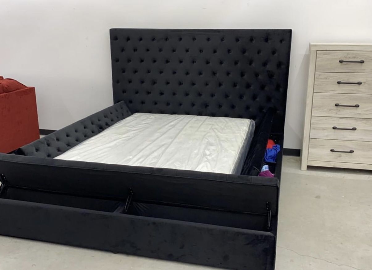 Black Tufted Storage Bed (Queen) for Sale in Houston, TX - OfferUp
