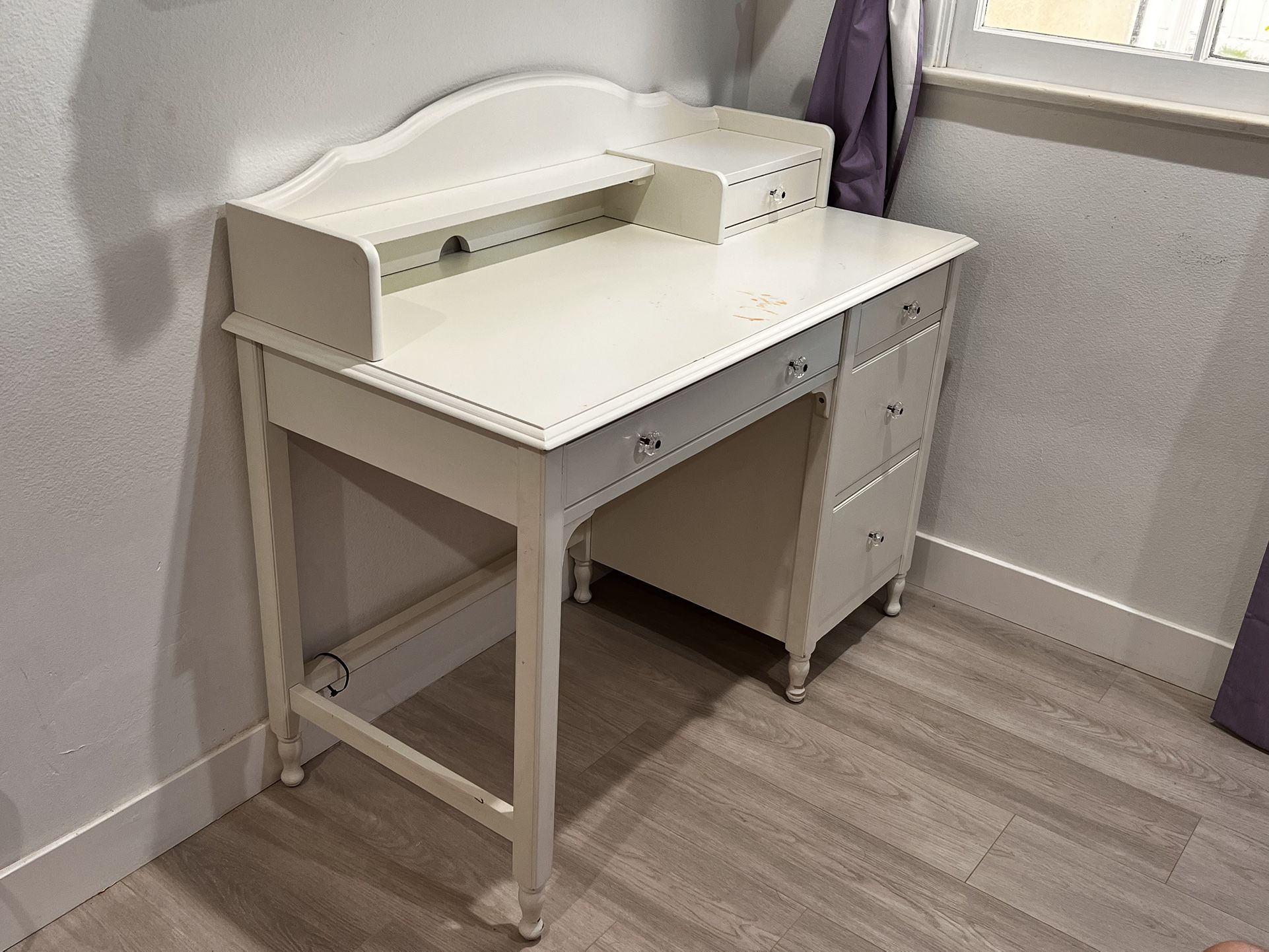 Desk Pottery barn Juliette Storage Desk with low Hutch. for Sale in Los Angeles CA OfferUp