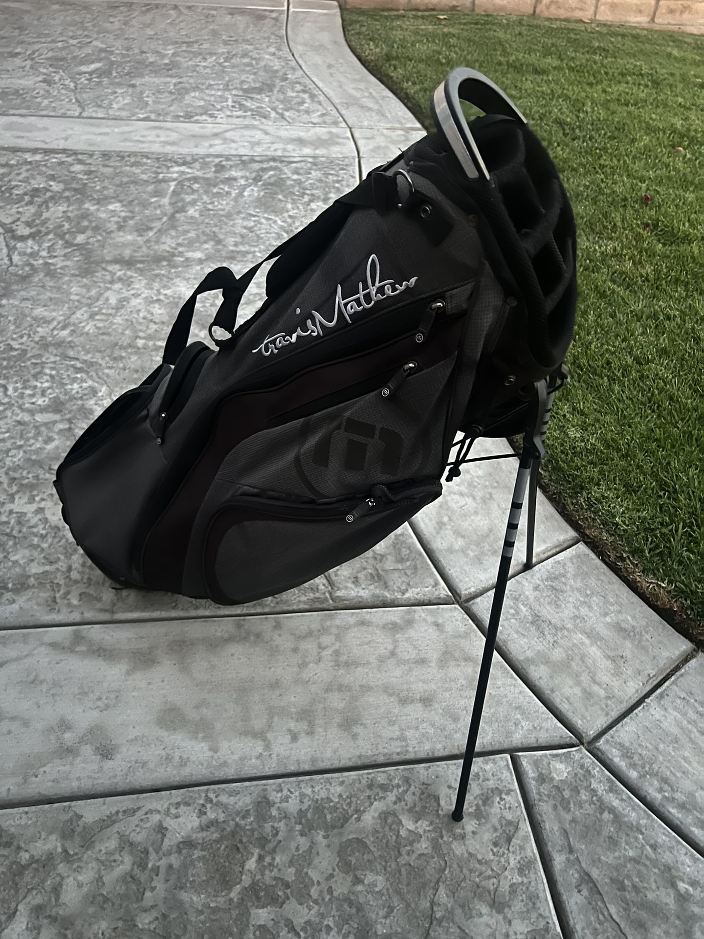 Travis Mathew Golf Bag for Sale in Chino Hills, CA - OfferUp