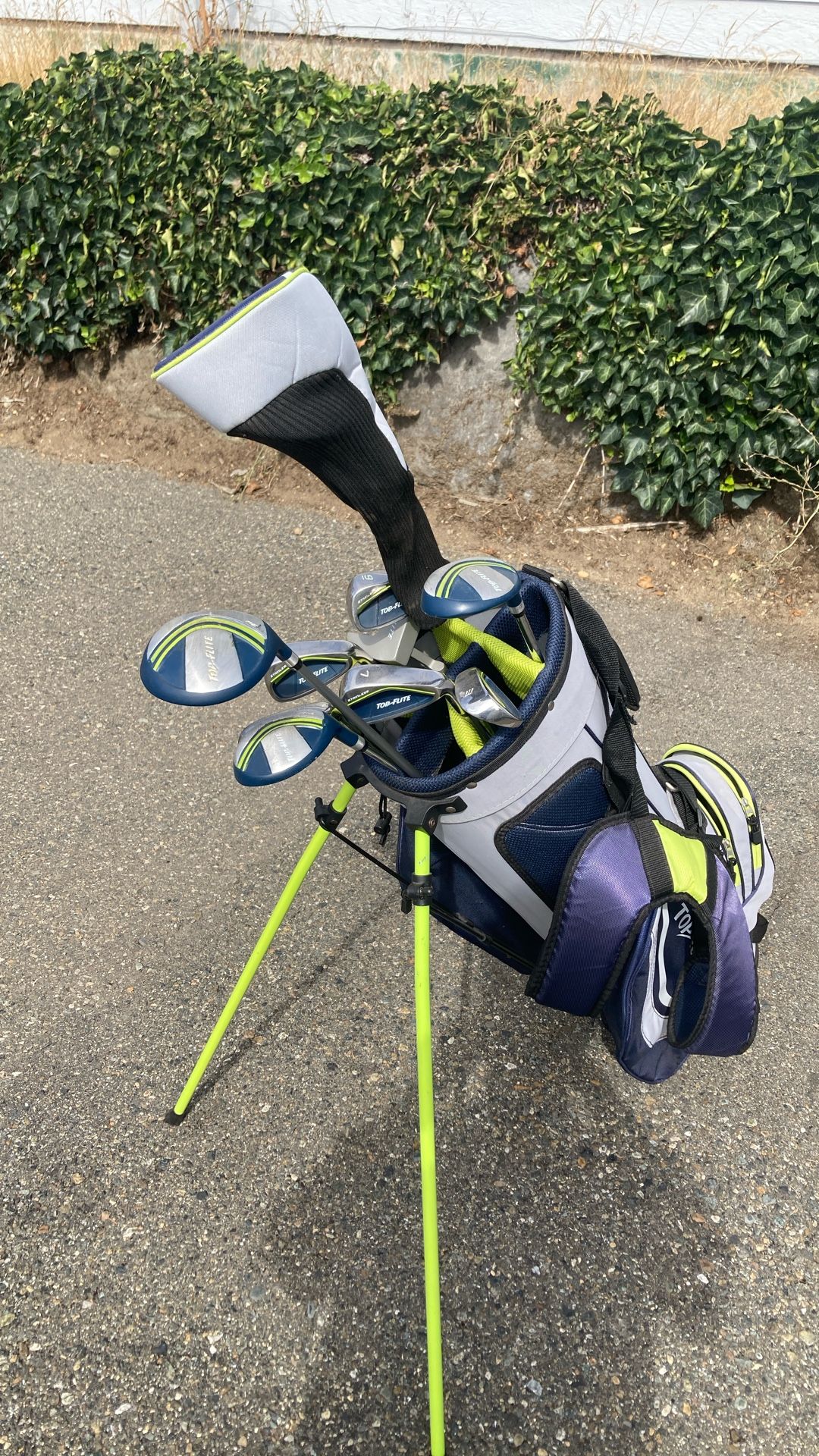 Set Of Top Flite Golf Clubs for Sale in Seattle, WA - OfferUp