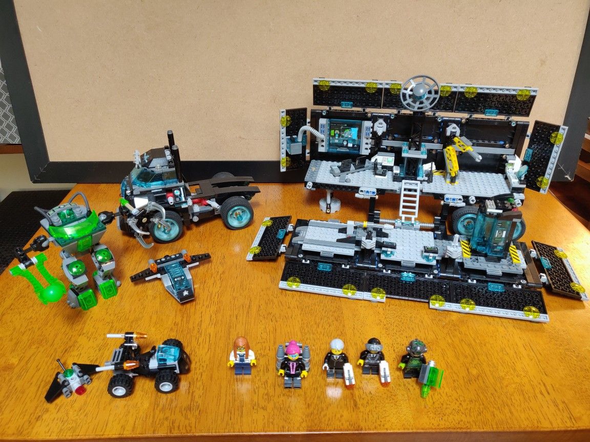 Lego Ultra Agents Mission Hq
