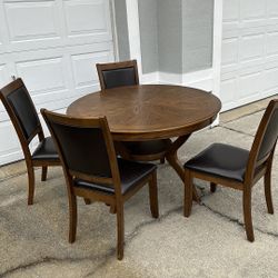 Kitchen Table With Four Kitchen Chairs for Sale in Spring Hill FL OfferUp