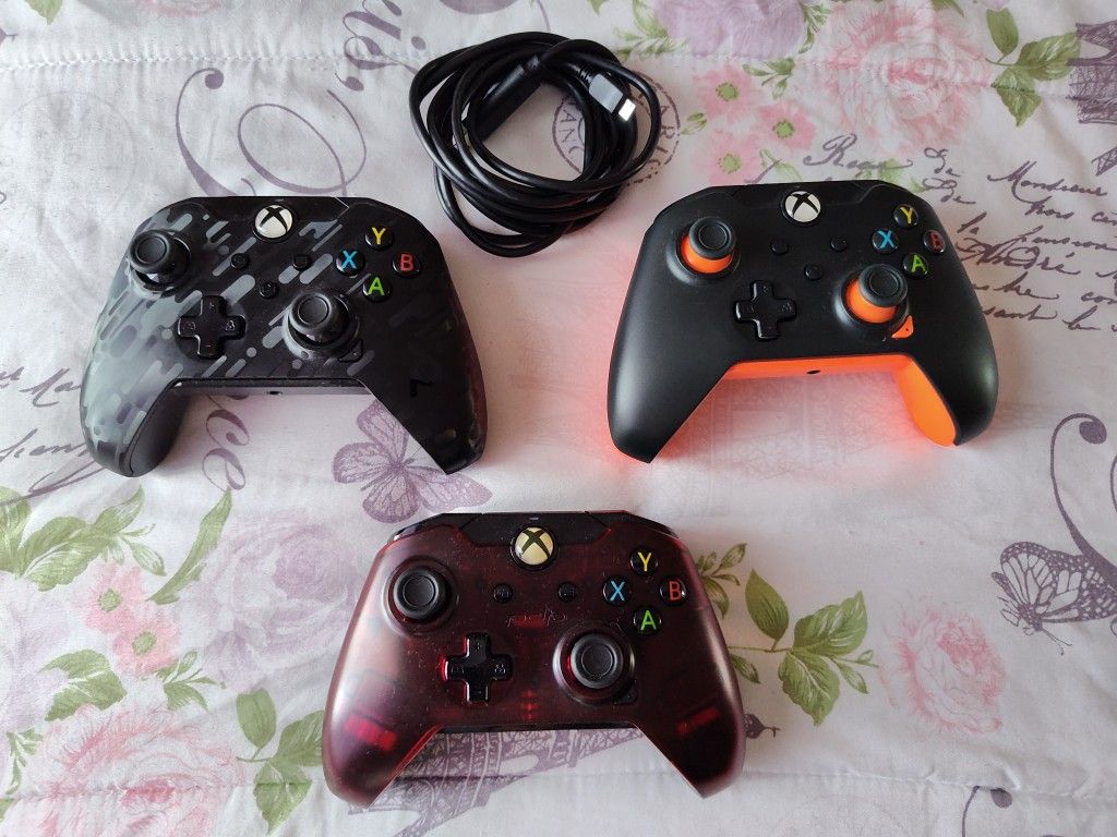 Xbox Controllers For One and series S/X (Like New) for Sale in Las ...