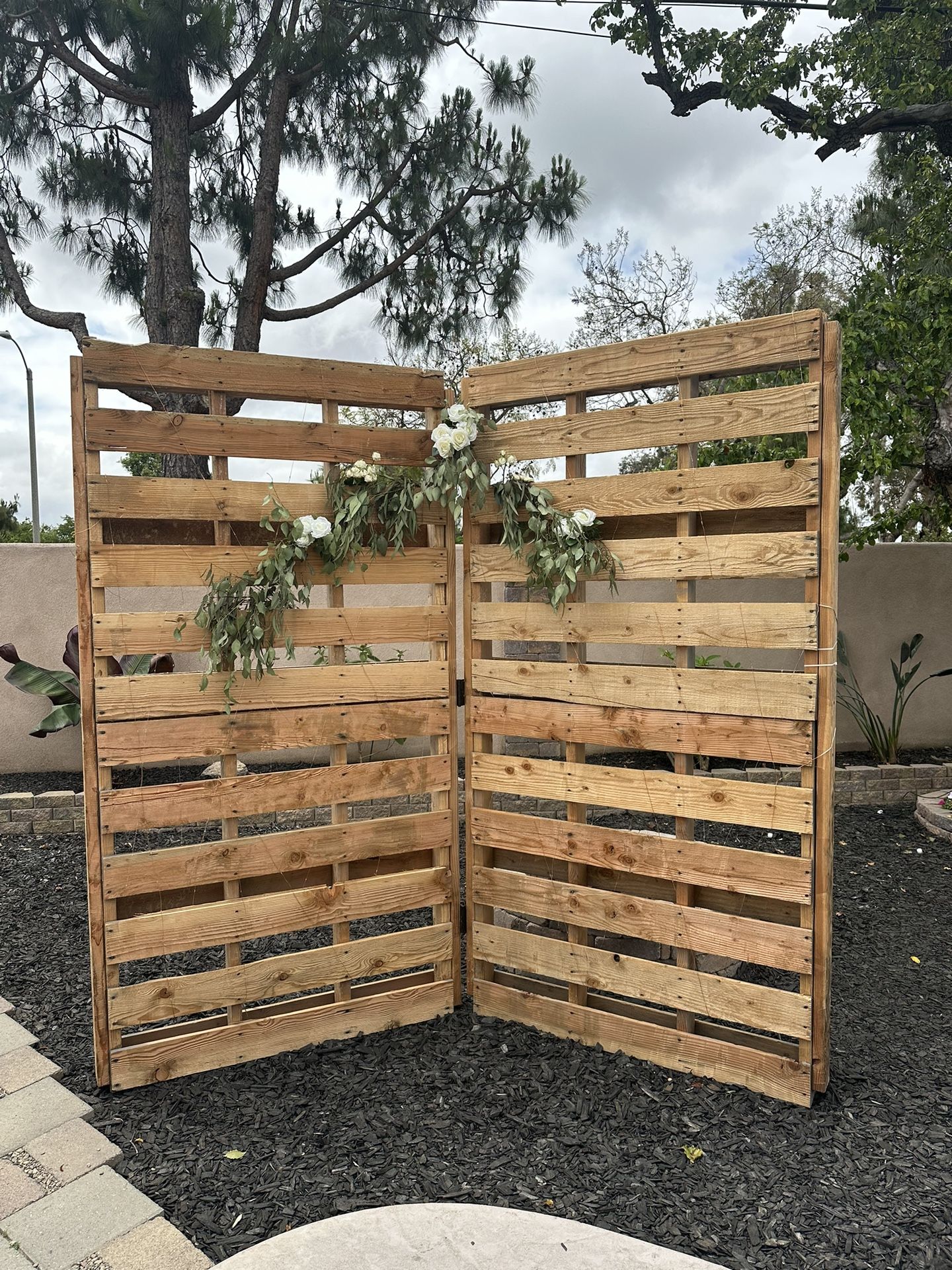Rustic Wooden Pallet Backdrop for Sale in Camarillo, CA - OfferUp