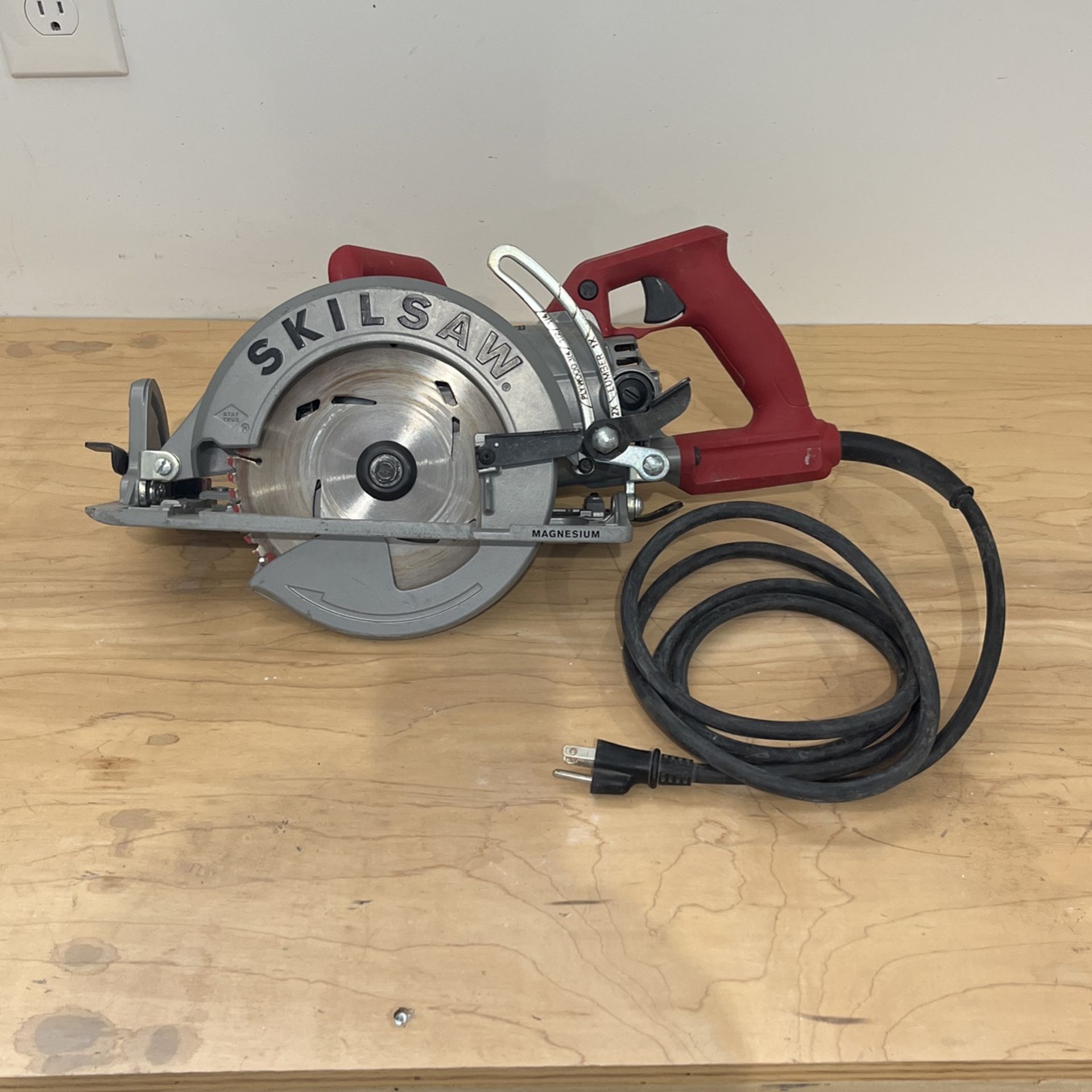 7-1/4” Magnesium Worm Drive Skill Saw for Sale in Phoenix, AZ - OfferUp