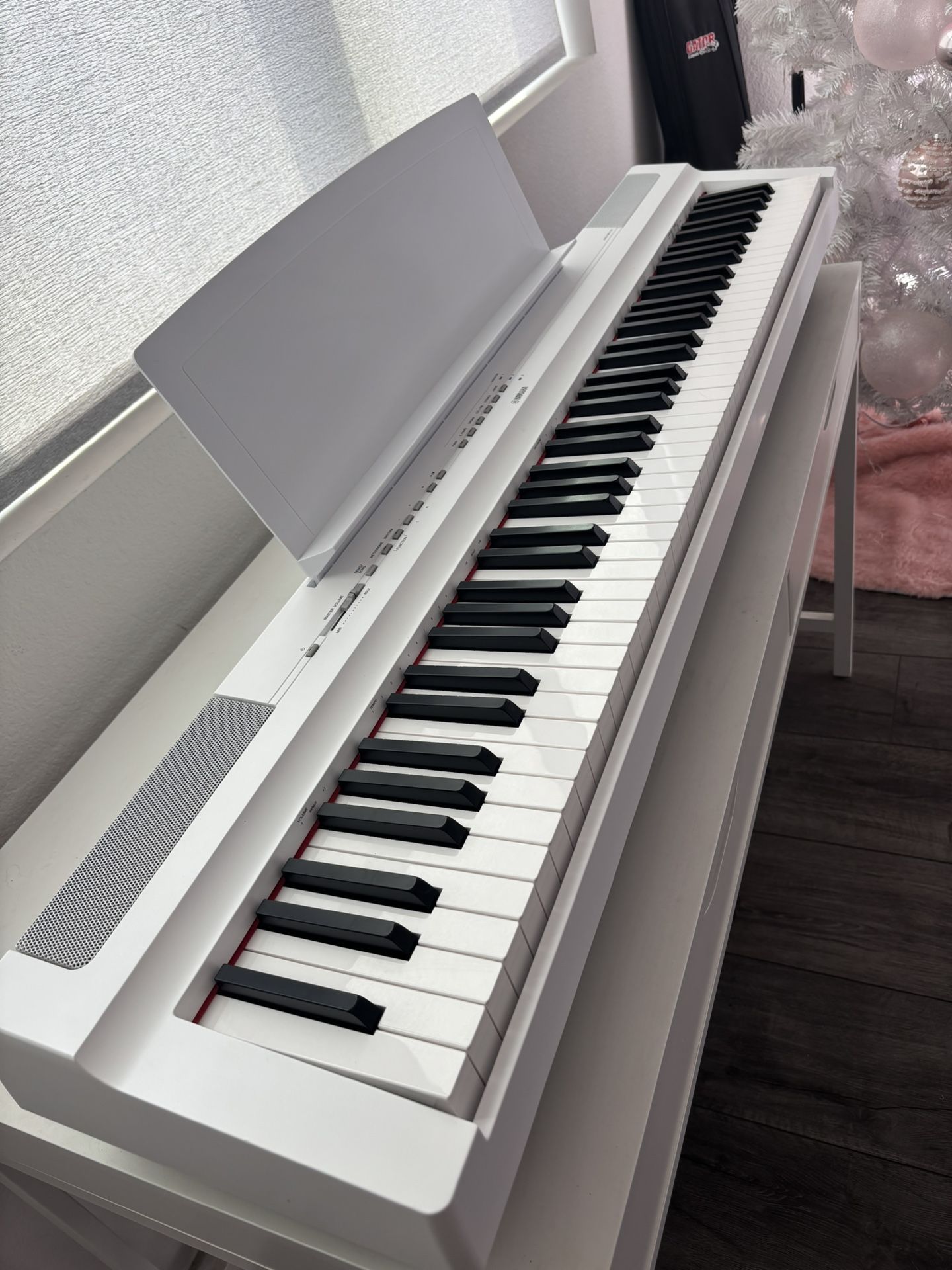 Yamaha P125 White 88 key Graded Hammer Digital Piano w/ Power Supply ...