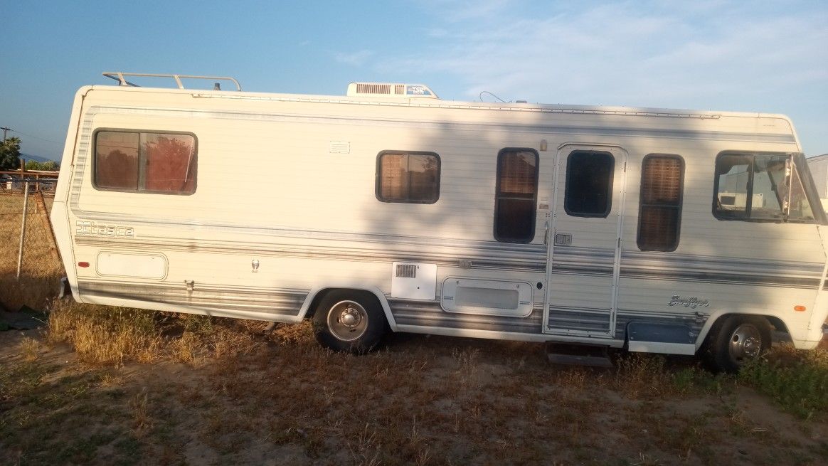1984 Winnebago RV RV on wheels for Sale in Bakersfield, CA - OfferUp
