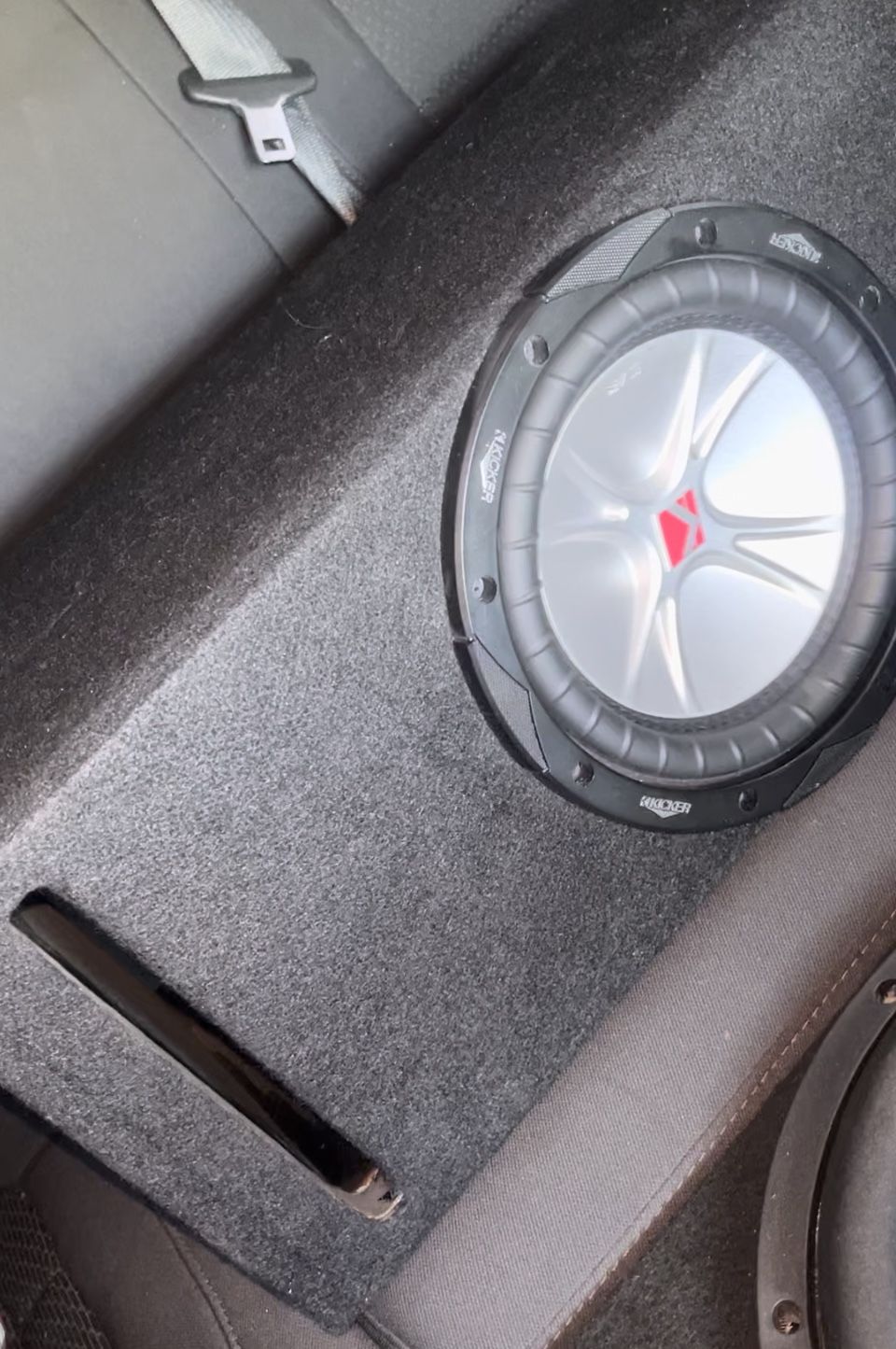 Kicker 8” Ported Ground Shaker Box for Sale in San Fernando, CA - OfferUp