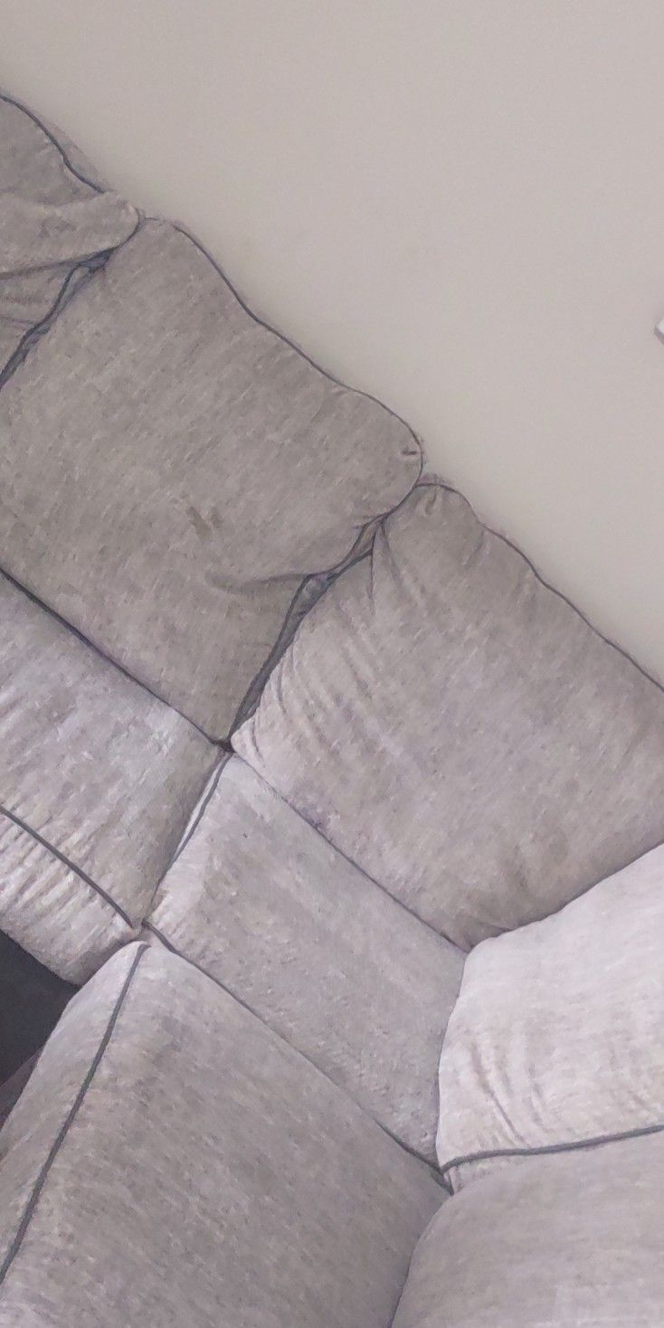 3Pc Sectional with chaise for Sale in Akron, OH - OfferUp