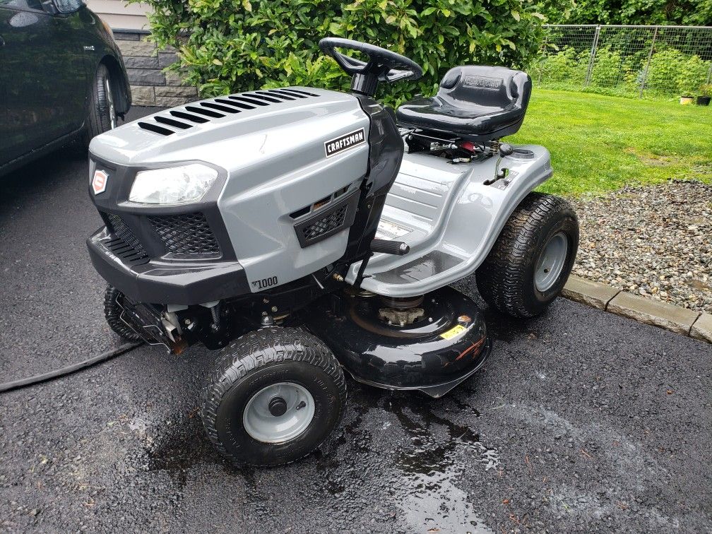 Craftsman T1000 42" 420cc Riding Lawn Mower Tractor for Sale in Federal ...