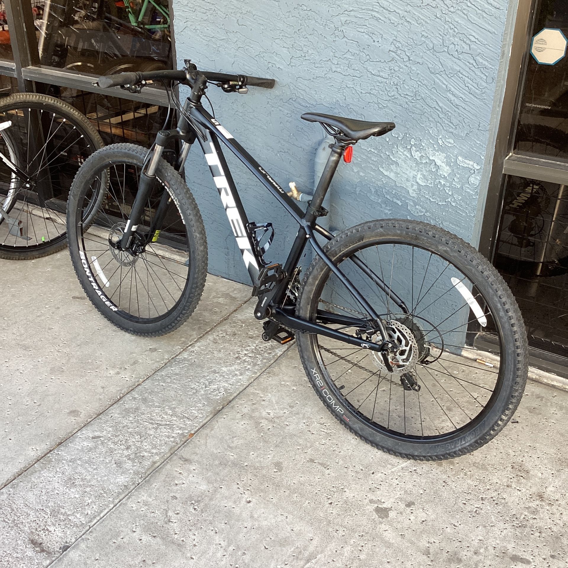 Trek Marlin 5 Mountain Bike 27.5” Small Frame for Sale in Phoenix, AZ ...