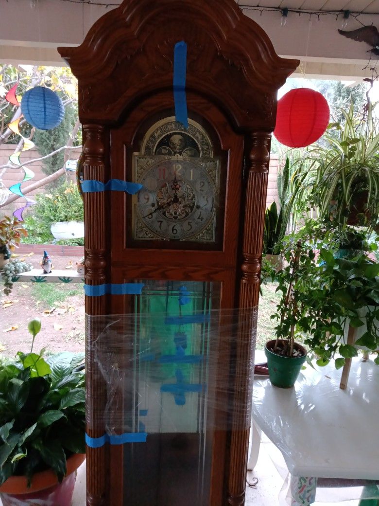 Howard Miller Grand Father Clock for Sale in Glendora, CA - OfferUp