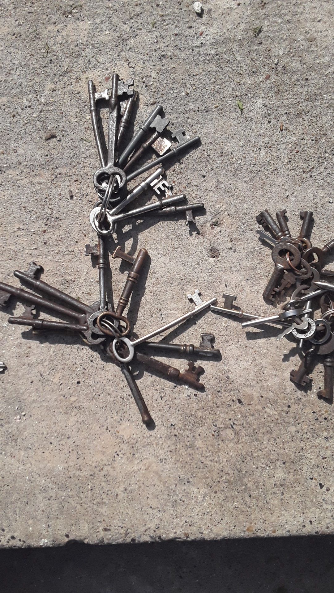 Antique skeleton and cuff keys for Sale in Dallas, TX - OfferUp