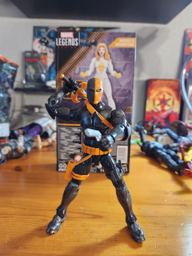 Deathstroke Figure