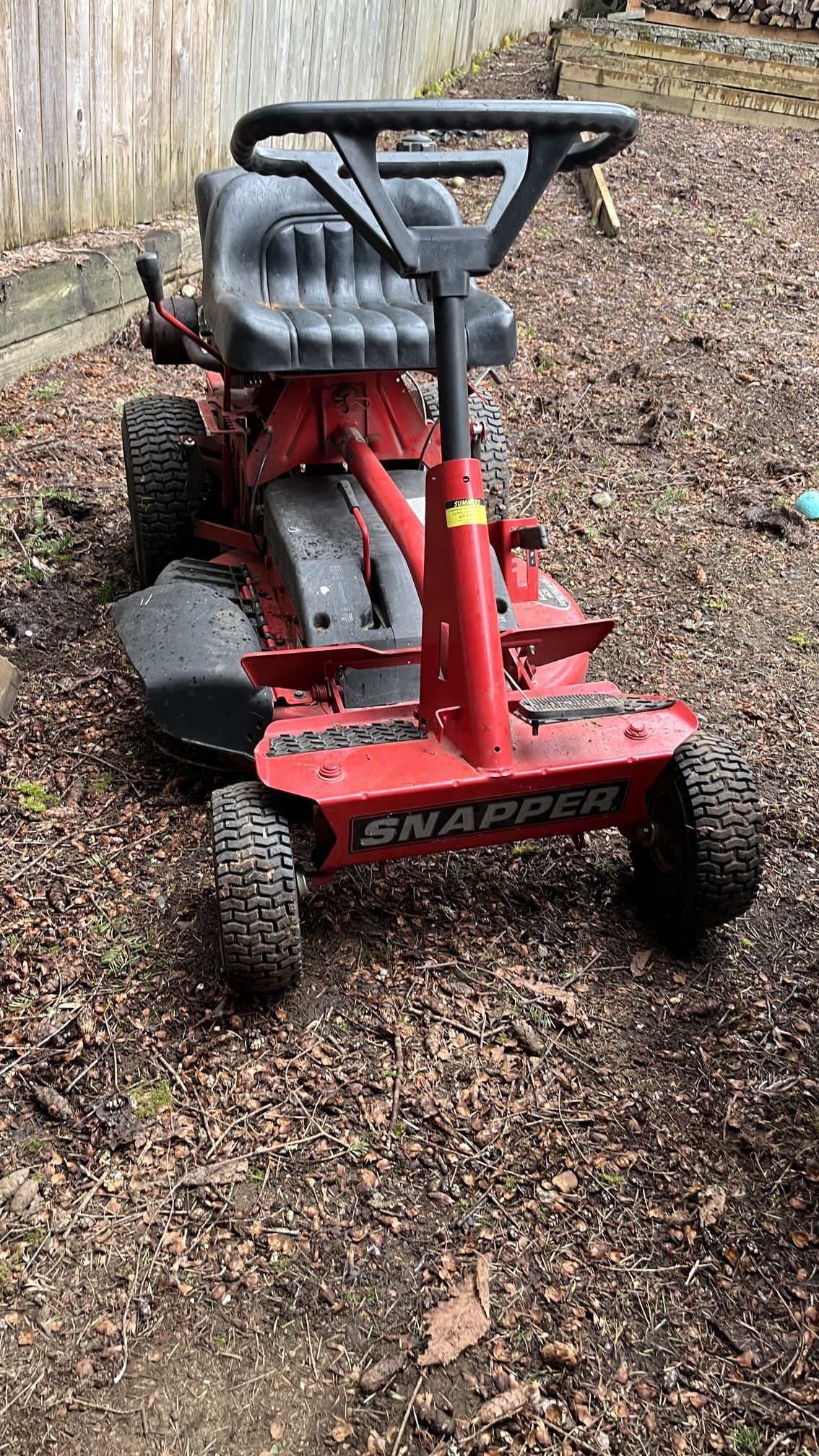 Snapper 28” 9hp Riding Lawnmower for Sale in Kirkland, WA - OfferUp