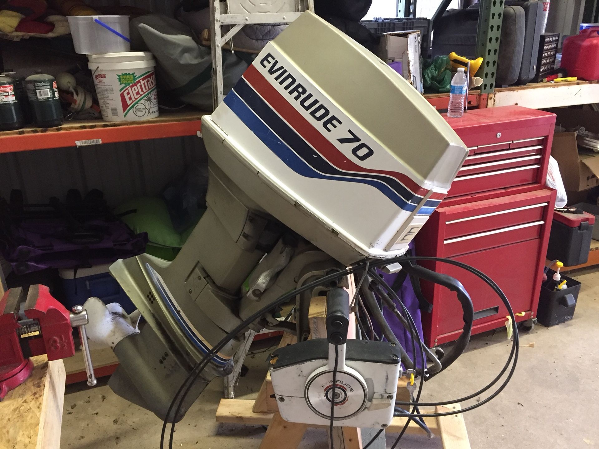 70 hp Evinrude for Sale in Burleson, TX - OfferUp