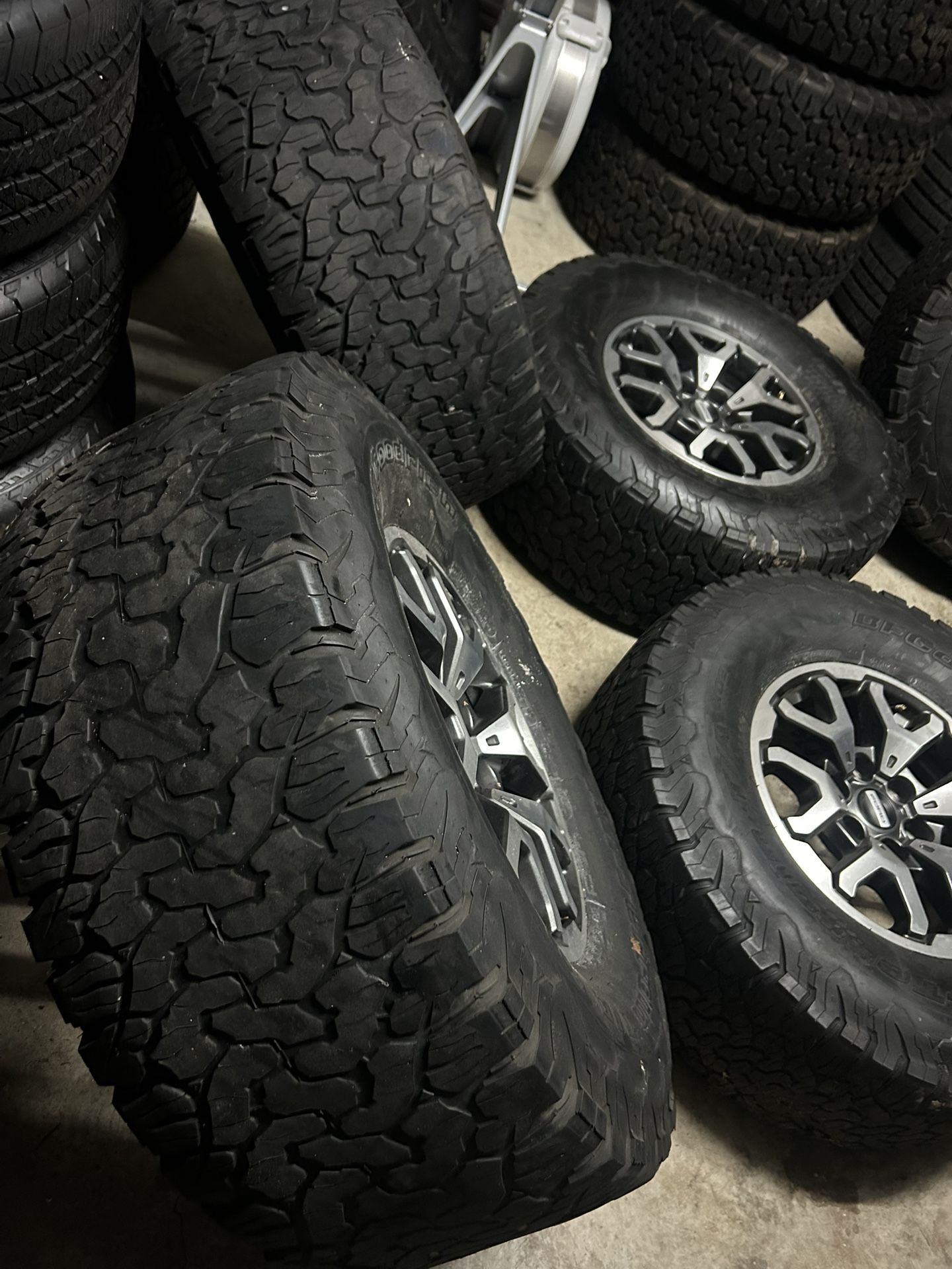 Ford raptor 35” on 17 inch rims used Tires F150 for Sale in Fort ...