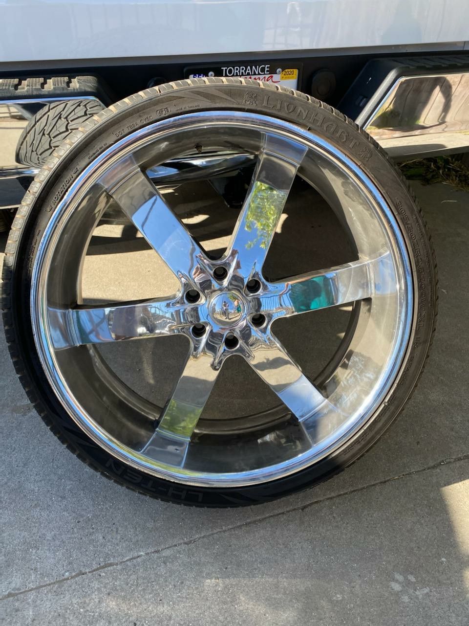 Selling my 26 inch rim U2 for Sale in Los Angeles, CA - OfferUp