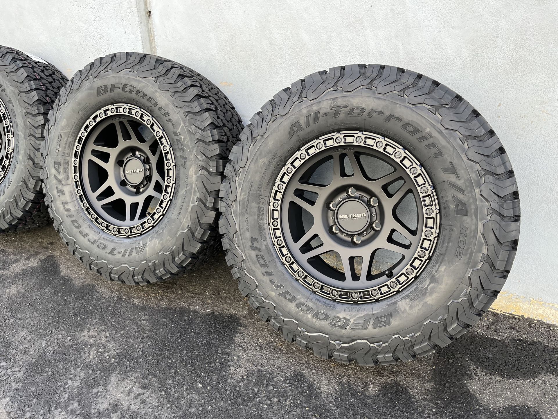 17” INCH METHOD MR312 DOUBLE BLACK WHEELS/RIMS WITH 33” BFGOODRICH KO2 ...