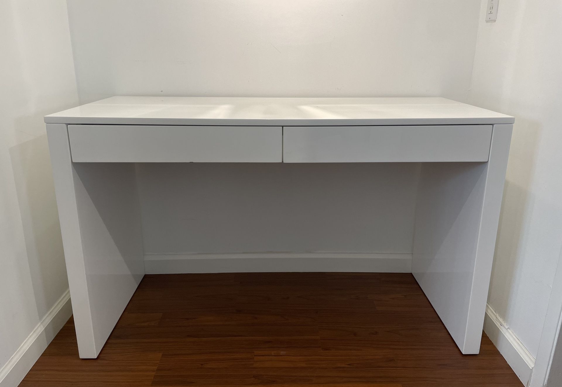 Runway desk white lacquer store