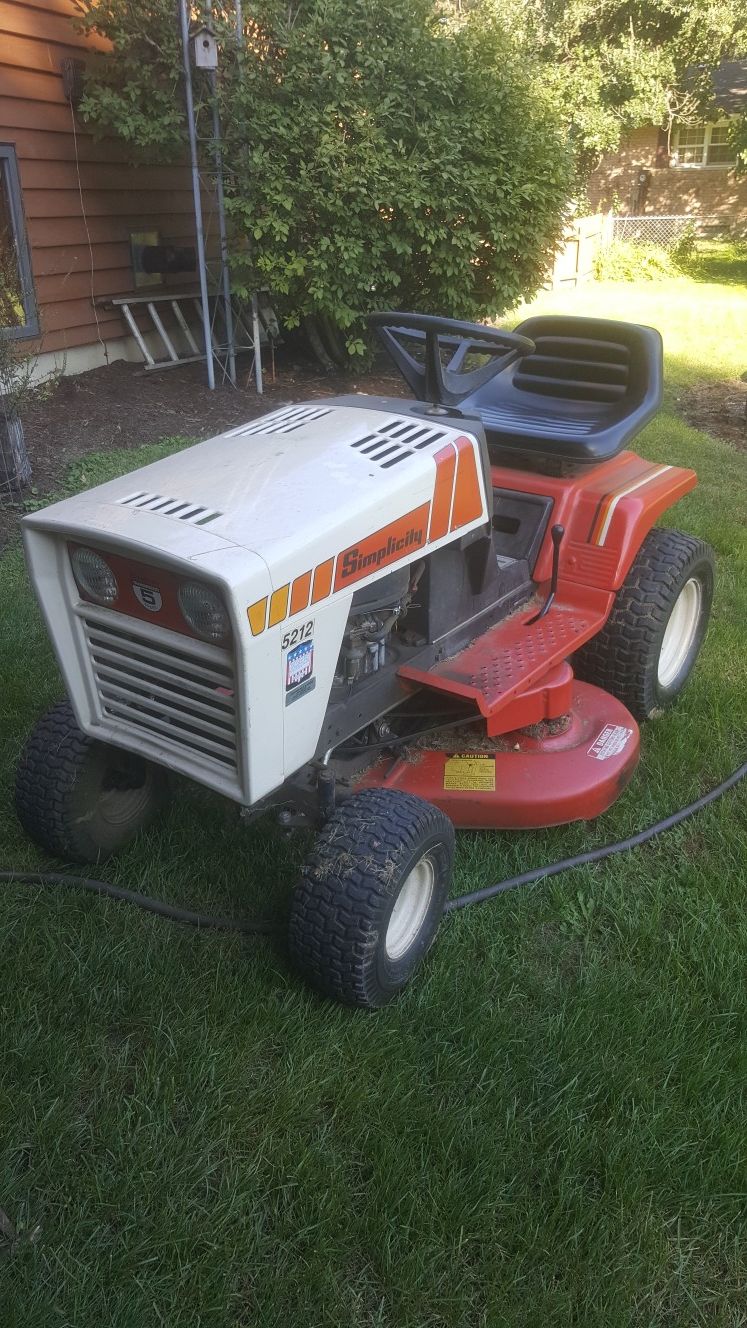 Simplicity 5212 Riding Lawn Mower for Sale in Sycamore, IL - OfferUp