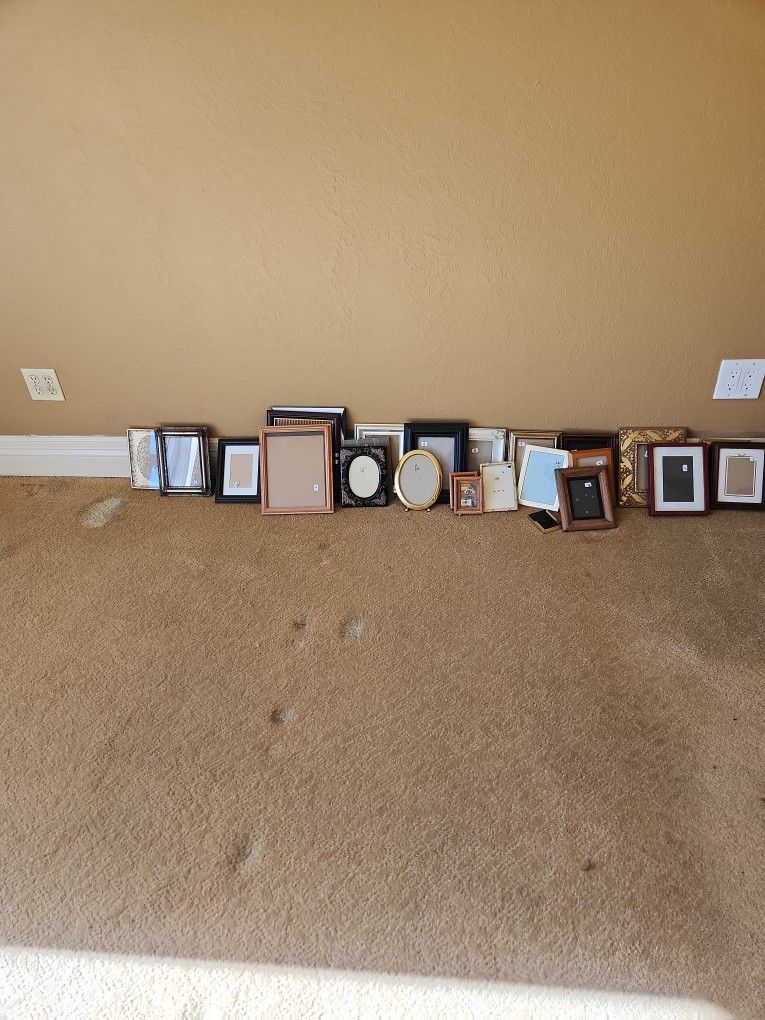 Picture Frames - 20+ Assorted Sizes for Sale in Escondido, CA - OfferUp