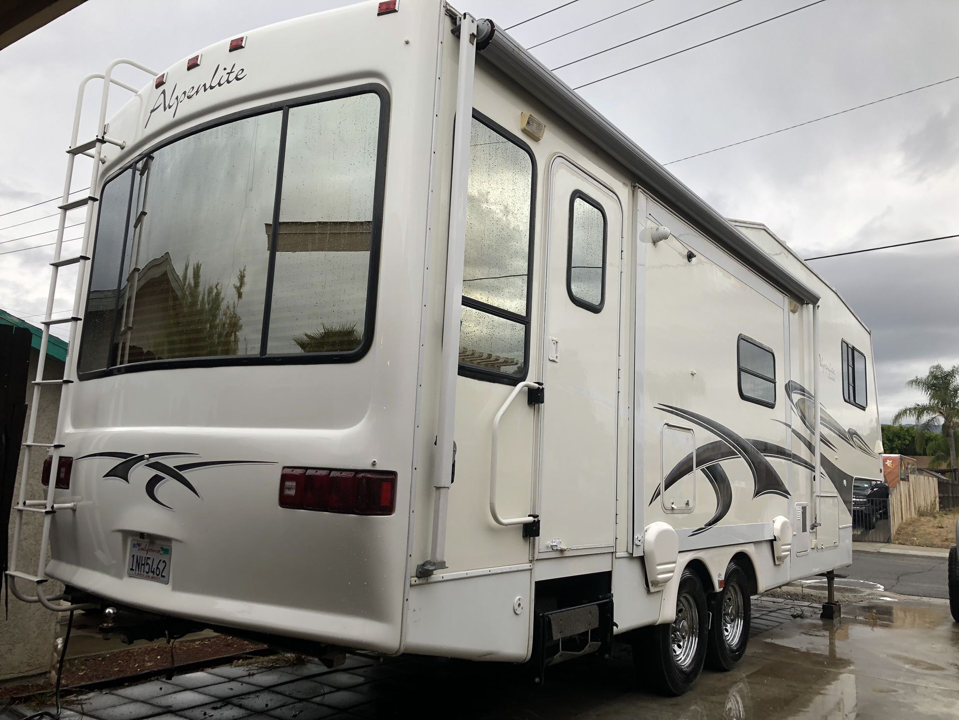 5th Wheel Travel Trailer RV Camper for Sale in Rialto, CA - OfferUp