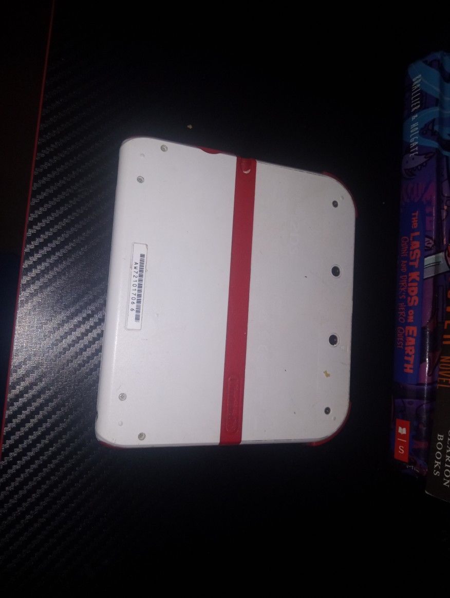 Nintendo 2DS White And Black for Sale in San Antonio, TX - OfferUp