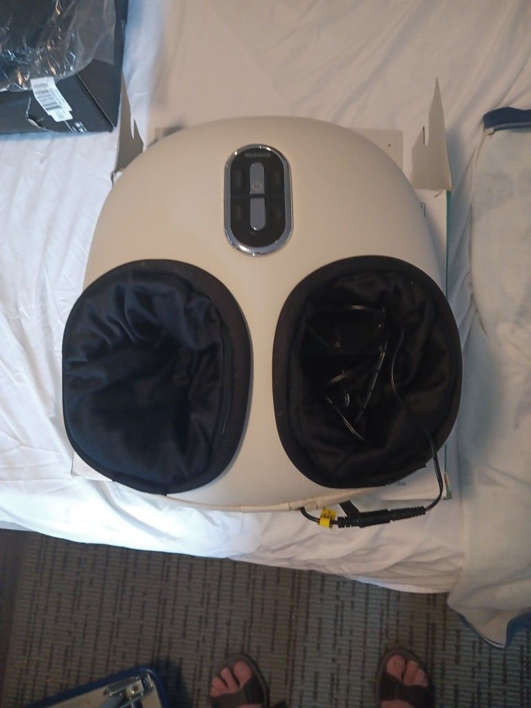 Soothing Heat Air Compression Neck Tech Feet Massager, for Sale in ...