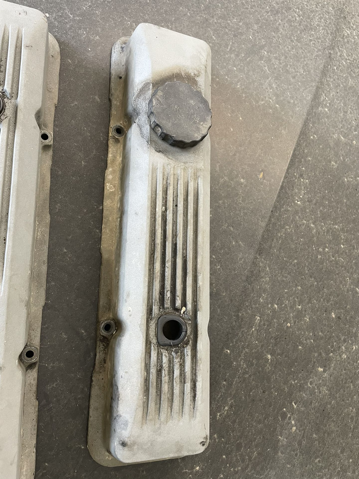 Chevy 350 Engine Valve Covers.. Magnesium for Sale in Tulare, CA - OfferUp