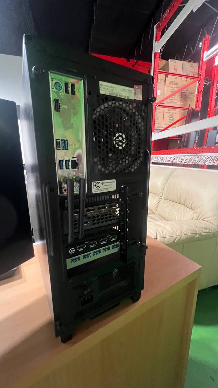 Cyberpower Gaming PC Set for Sale in Miami, FL - OfferUp