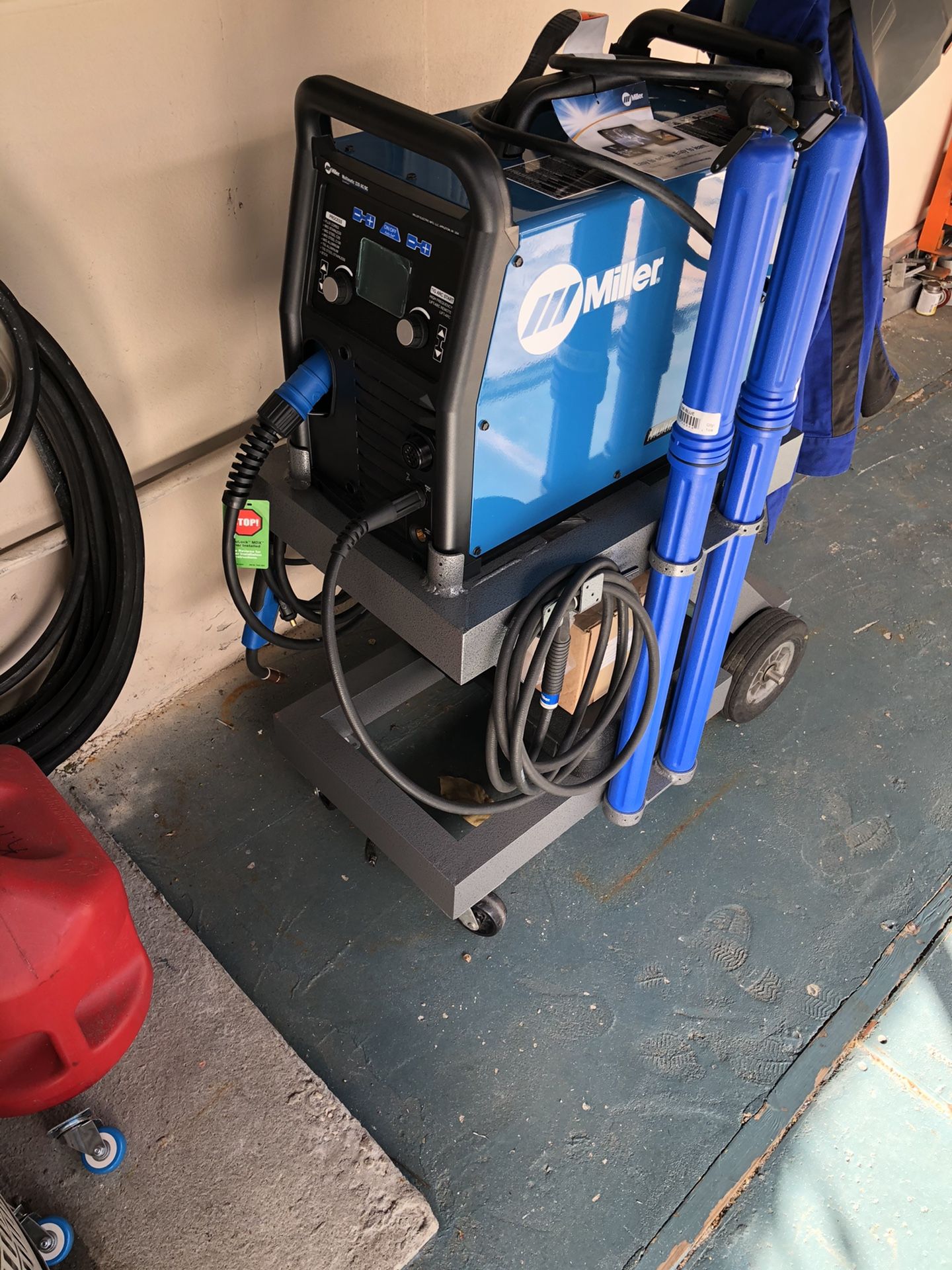 welder miller multimatic 220 ac/dc for Sale in Miami, FL - OfferUp