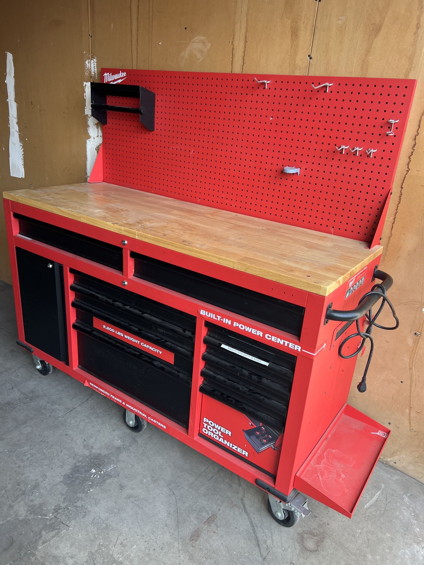 Milwaukee Mobile Workbench 20-Gauge Steel Construction for Sale in ...