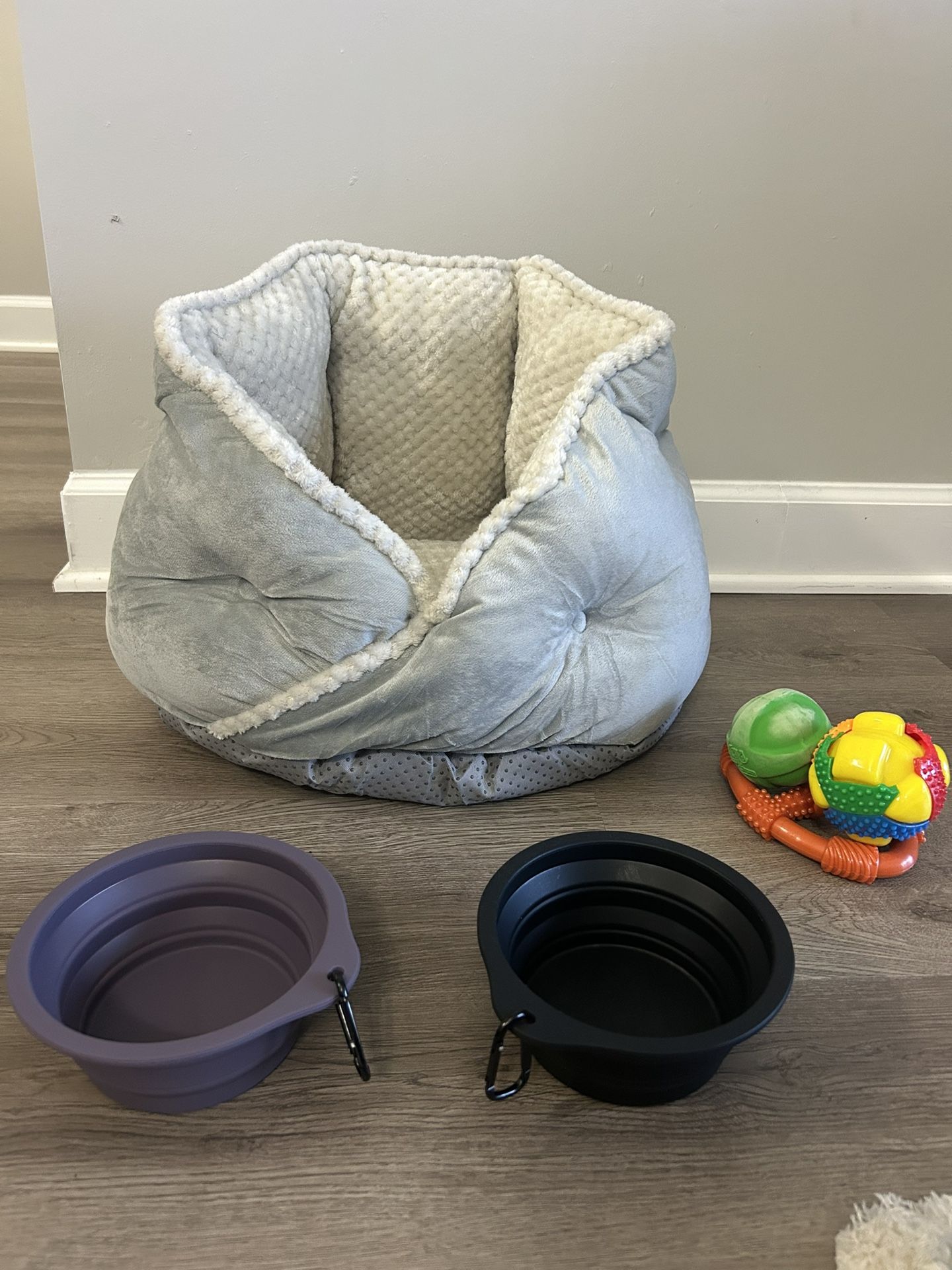 Pet Bed And Collapsible Bowls for Sale in Statesville, NC - OfferUp