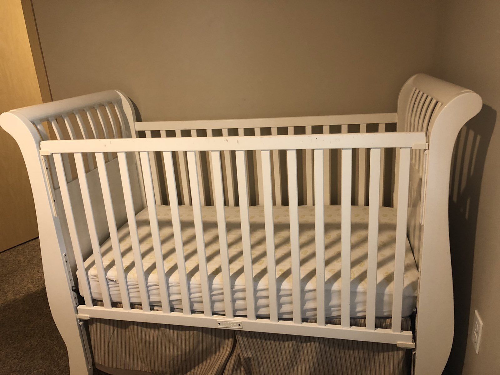 Baby crib+mattress and more for Sale in Everett, WA - OfferUp