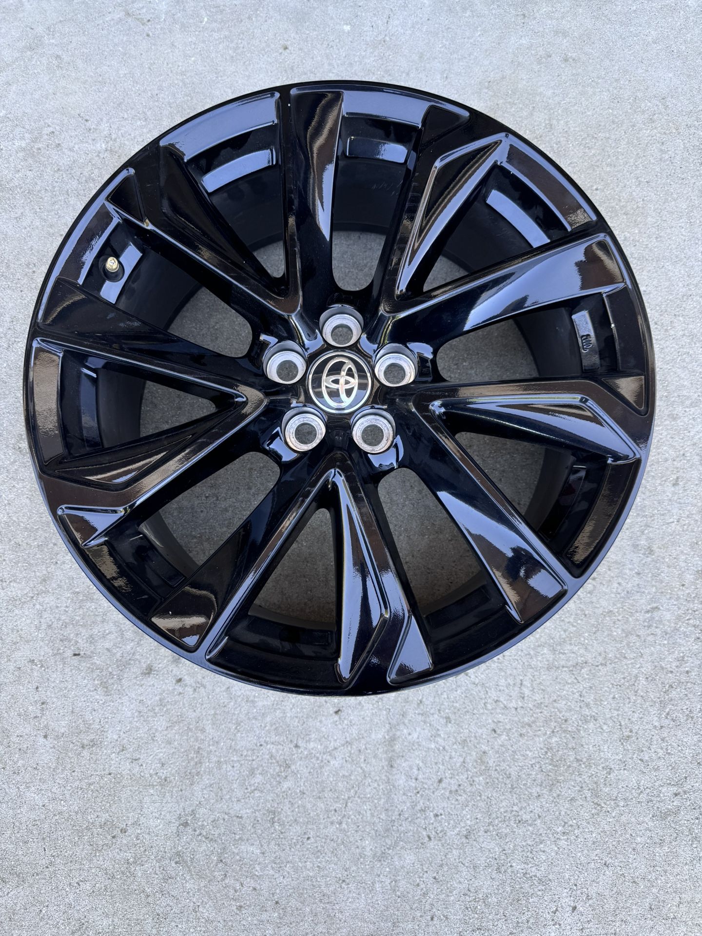 2020 Toyota Corolla Hatchback Wheels for Sale in Menifee, CA - OfferUp