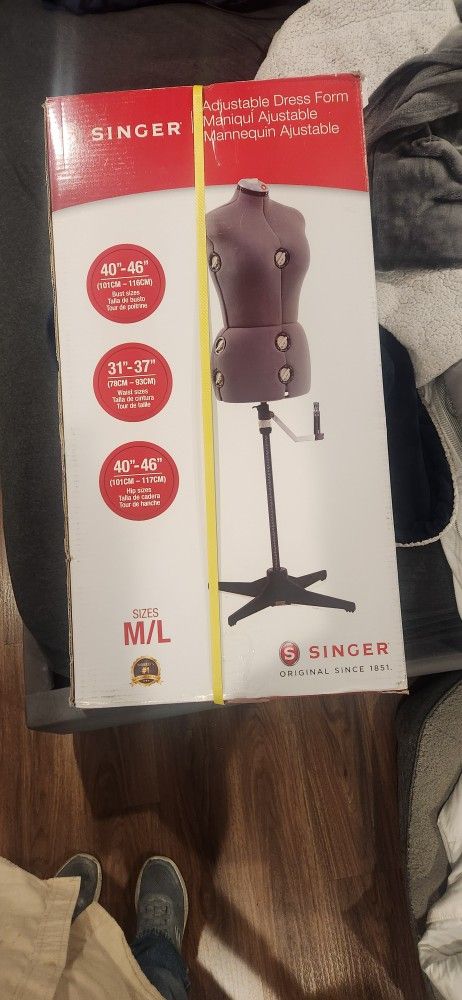 Singer Adjustable Dress Form for Sale in Escondido, CA - OfferUp