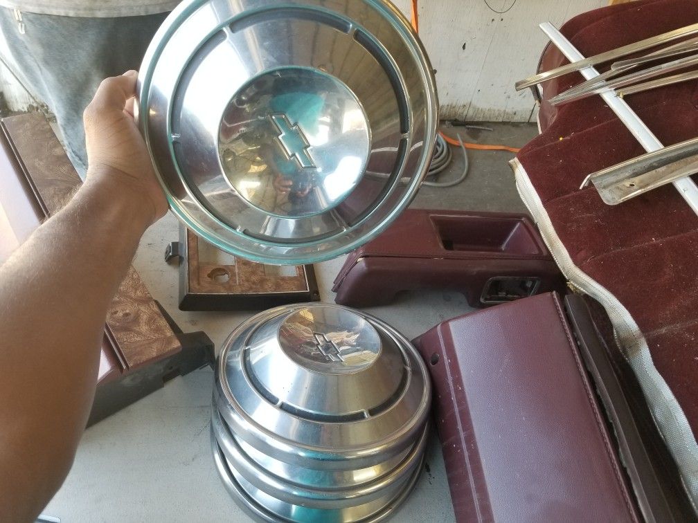 Chevy caprice original center caps for Sale in Chula Vista, CA - OfferUp