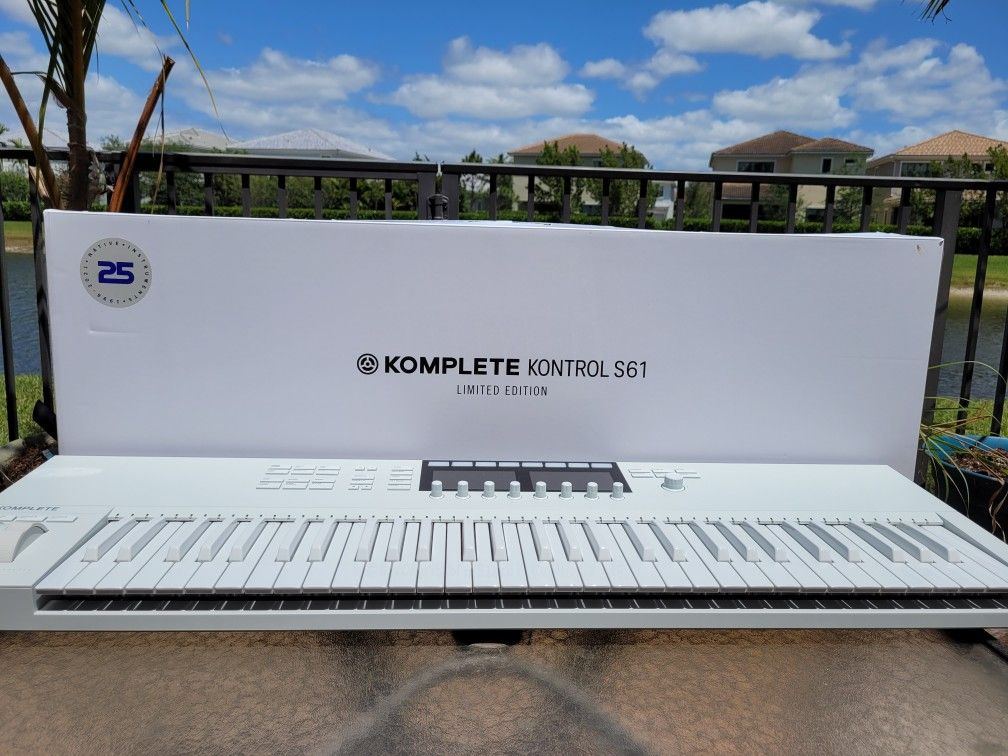 Native Instruments Komplete Kontrol S61 Smart Keyboard Controller ...