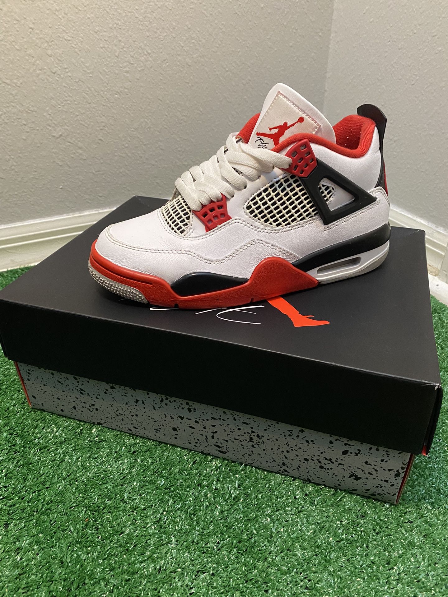 Jordan 4 Fire Red for Sale in Brandon, FL - OfferUp