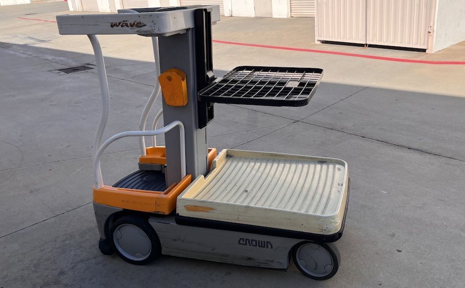 Crown Wave Work Assist Vehicle Self Propelled Man Lift 24V WAV50-118 ...